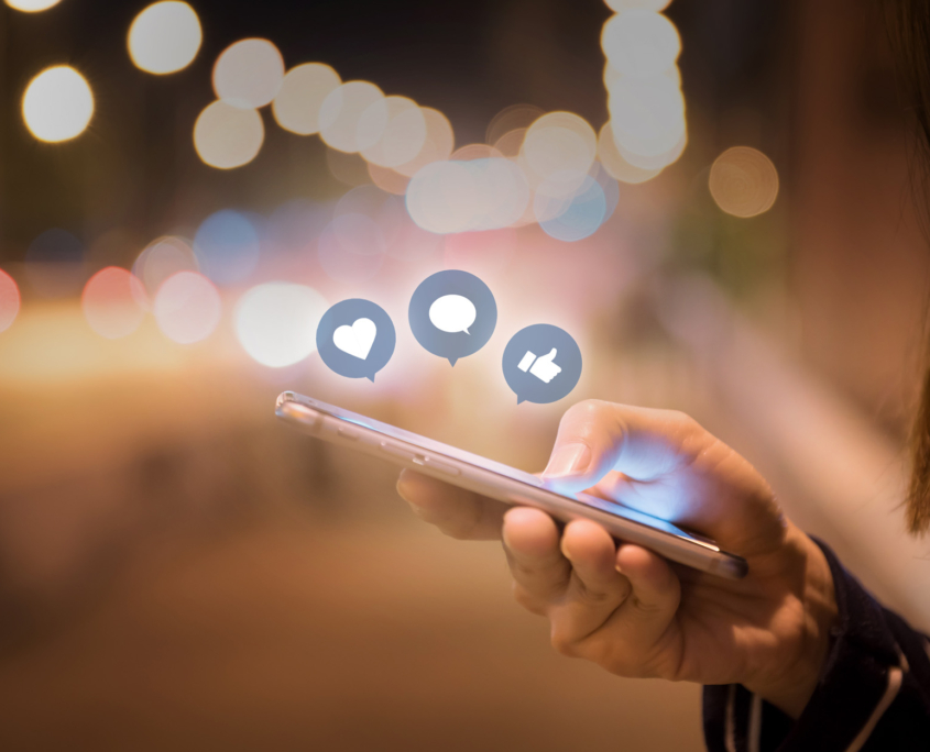 Differences Between PR and Social Media Marketing | Bender